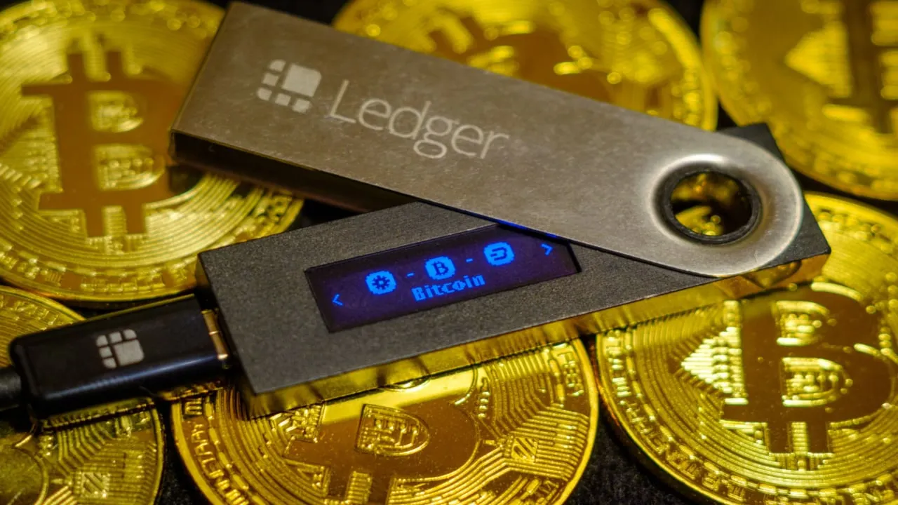 Ledger Crypto Wallet Under Fire Over Seed Phrase Recovery Service - Decrypt